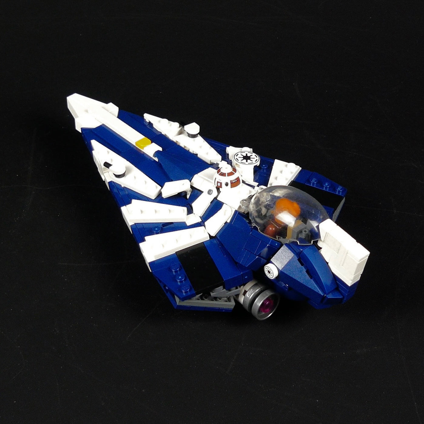 Plo Koon's & Mace Windu's Jedi Starfighters - Minifig Scale — BrickVault