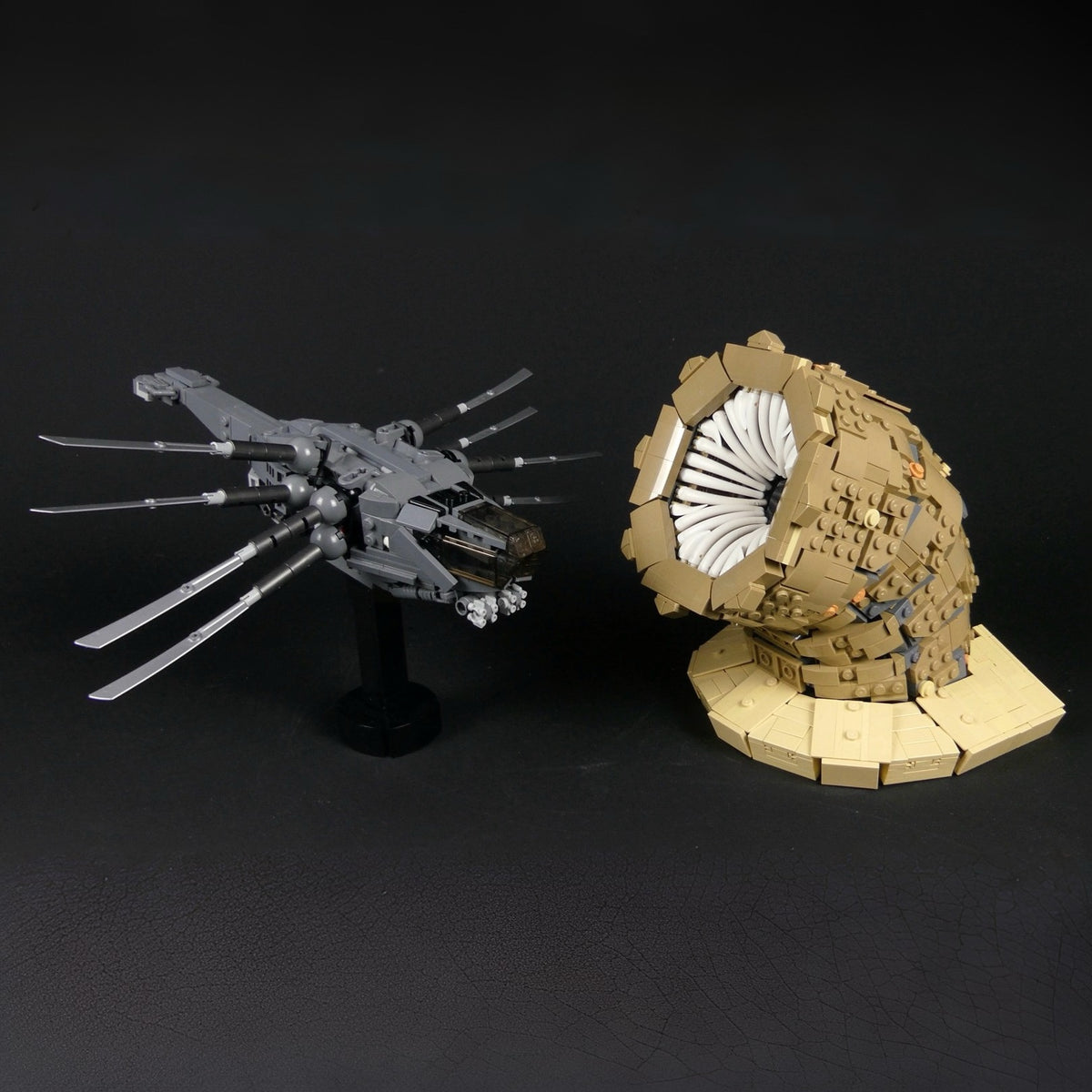 Dune Ornithopter & Shai-Hulud - Midi Scale — BrickVault