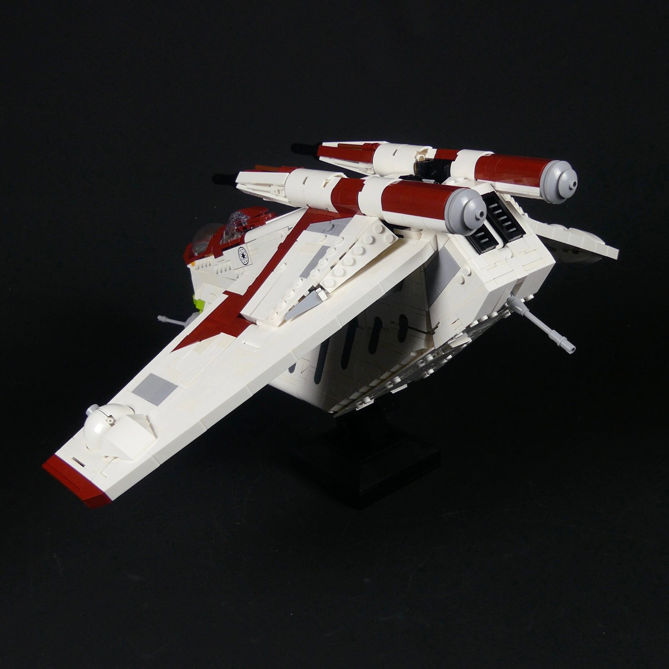Republic Gunship (Clone Wars) - Minifig Scale — BrickVault