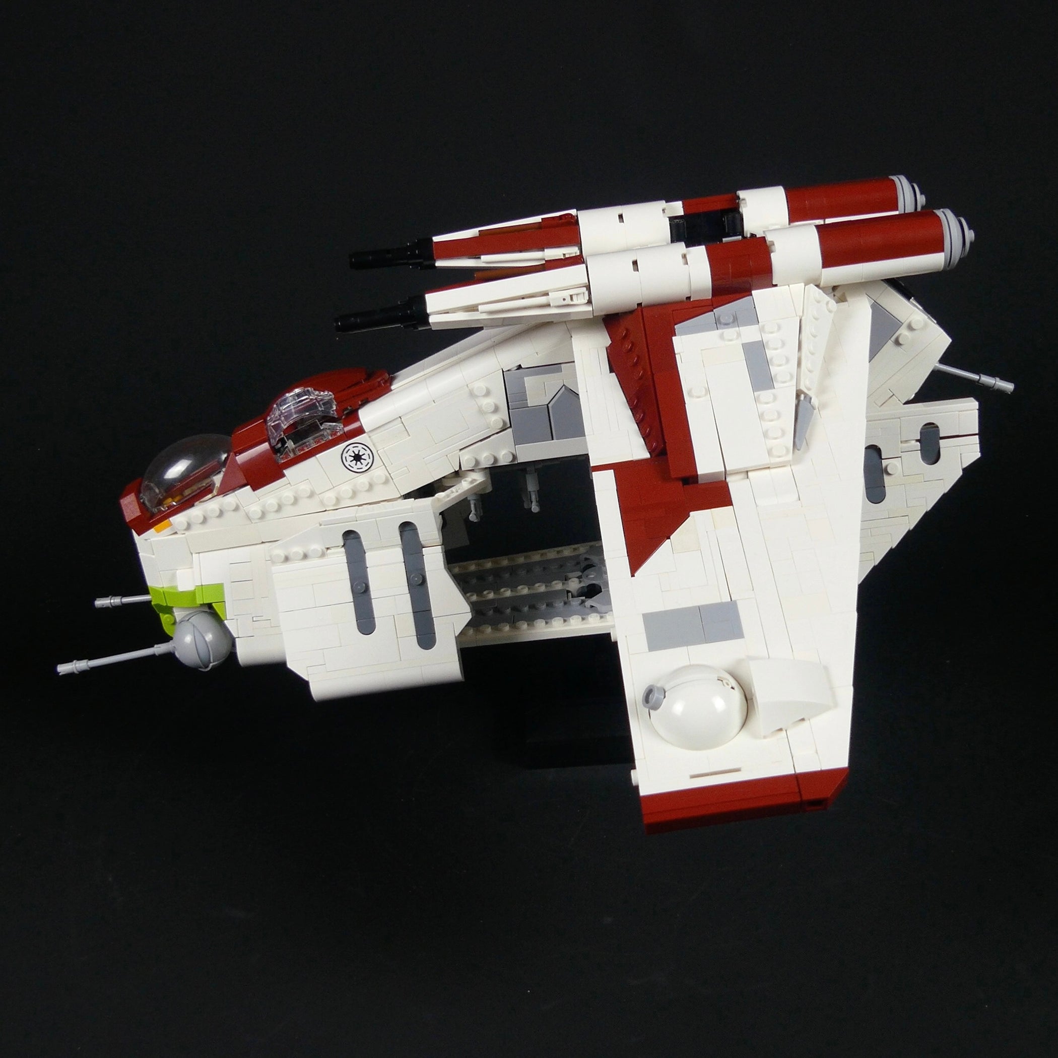 Republic Gunship (Clone Wars) - Minifig Scale — BrickVault