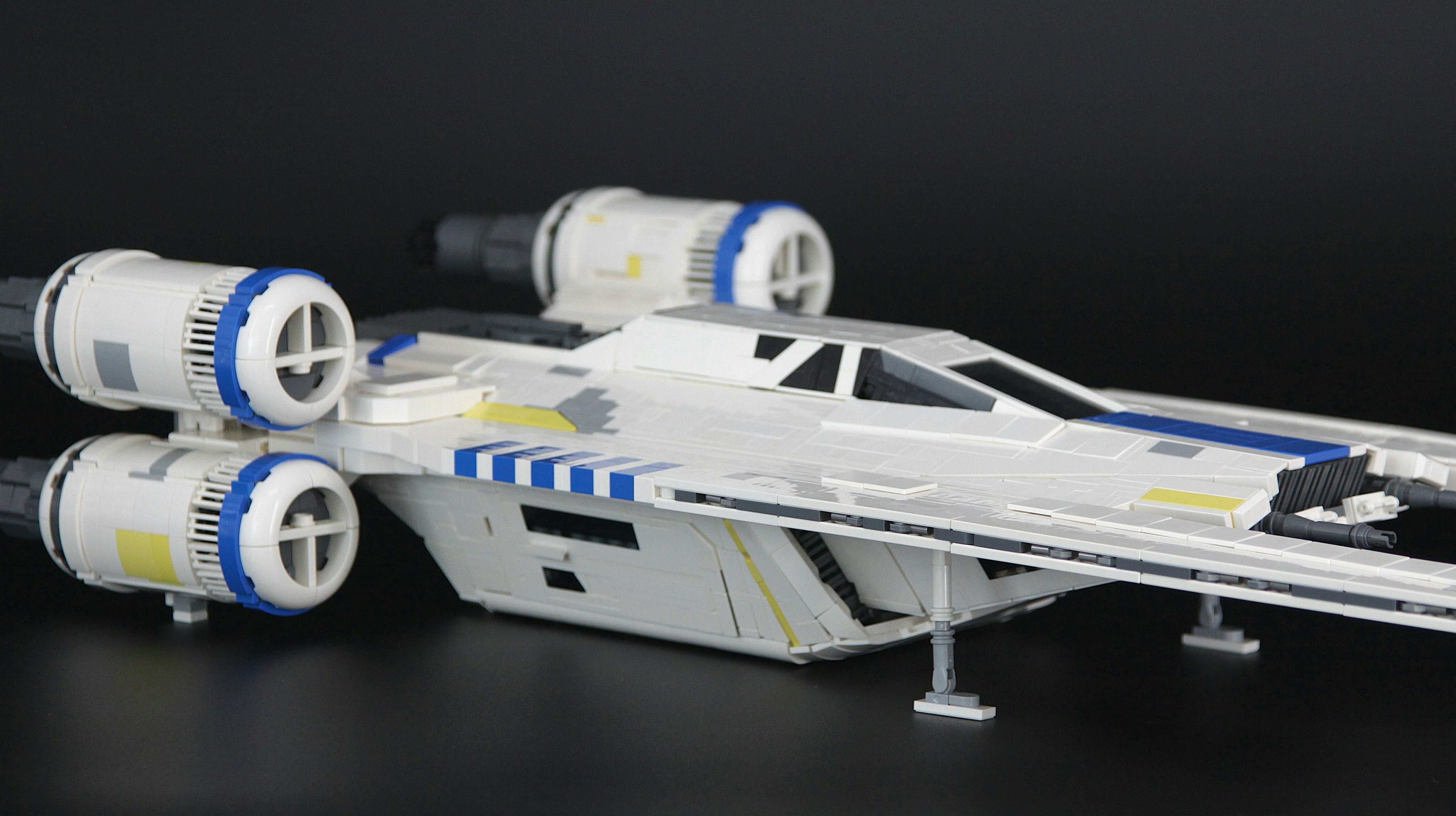 U-Wing Starfighter - Minifig Scale — BrickVault