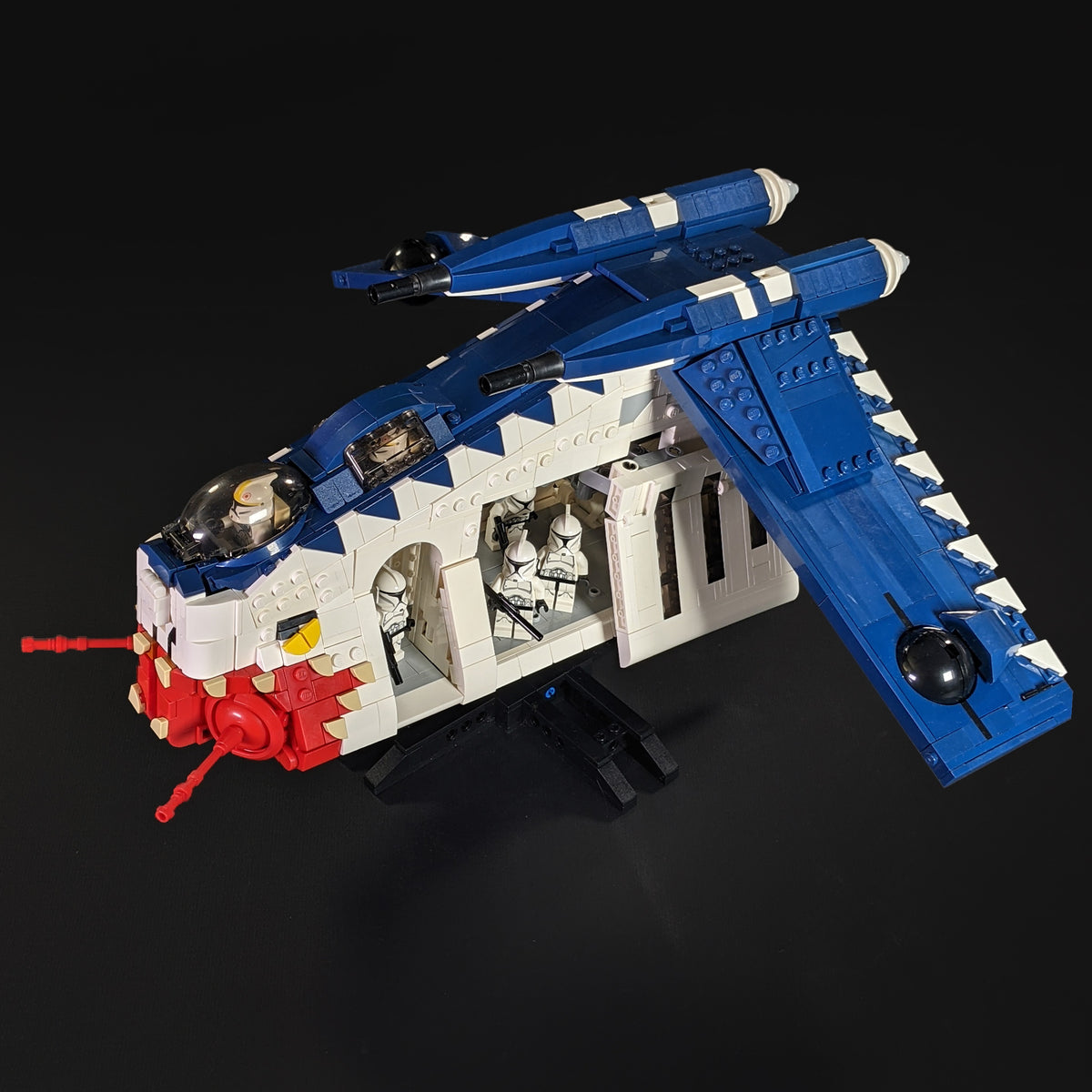 Republic Gunship (The Muunilinst 10) - Minifig Scale — BrickVault